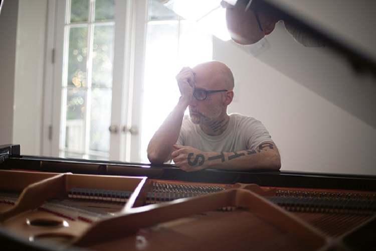 Moby revisite ses chansons dans son nouvel album 'Reprise'