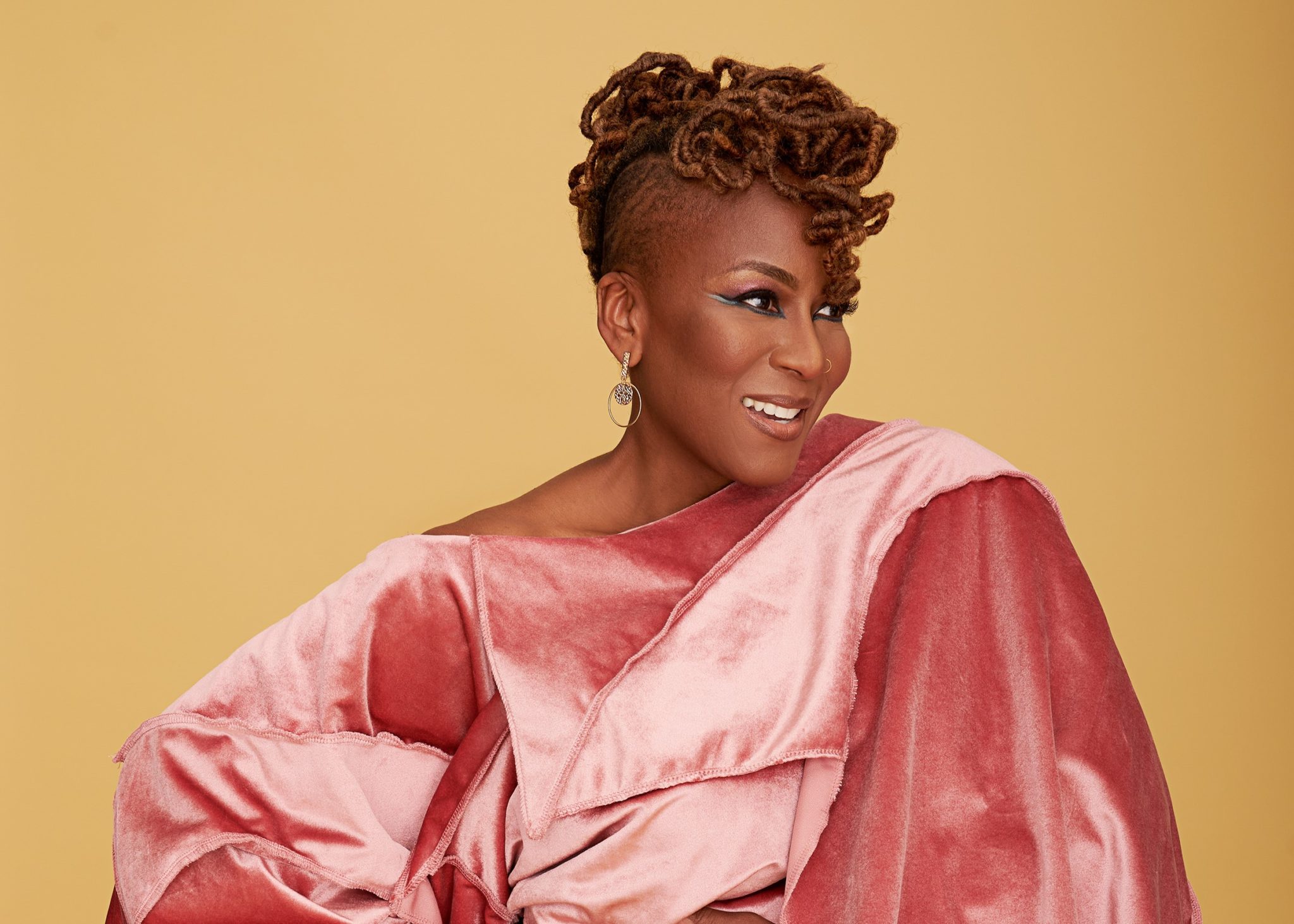 Tanika Charles se métamorphose en 'Papillon de nuit'