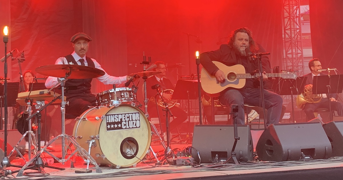 Inspector Cluzo en concert chez eux à Mont-De-Marsan avec un orchestre