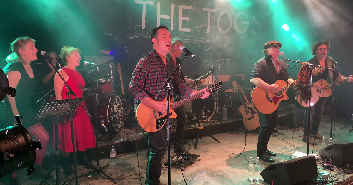Les Togs ont joué sur scène en compagnie de leurs 'Guests'